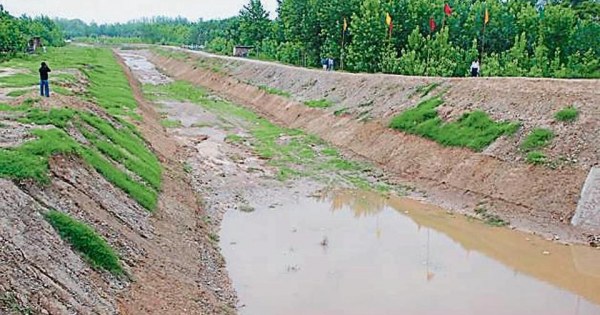 What is Canal Irrigation? Features and Advantages