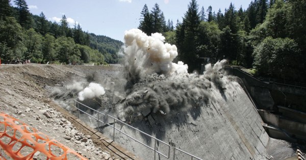 How to Carry out Controlled Blasting of Rocks? [PDF]
